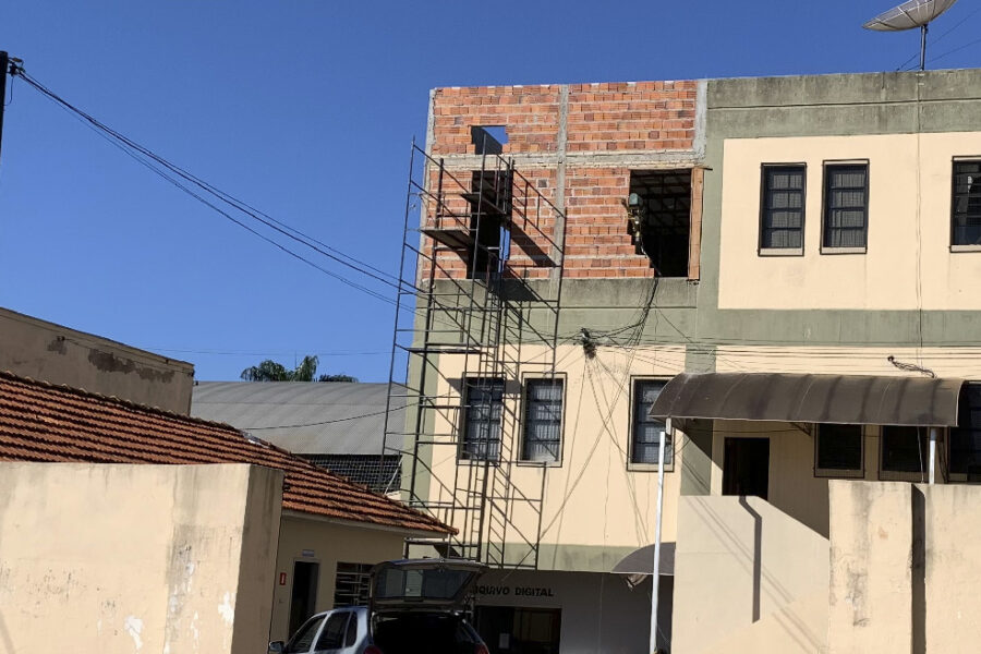 Vazamento Em Obra Do Anexo Da Prefeitura Prejudica Trabalho Na Câmara